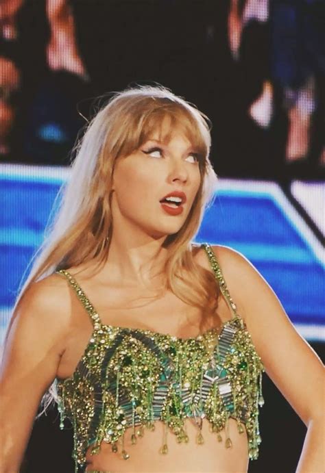 Pin Su Taylor Swift X