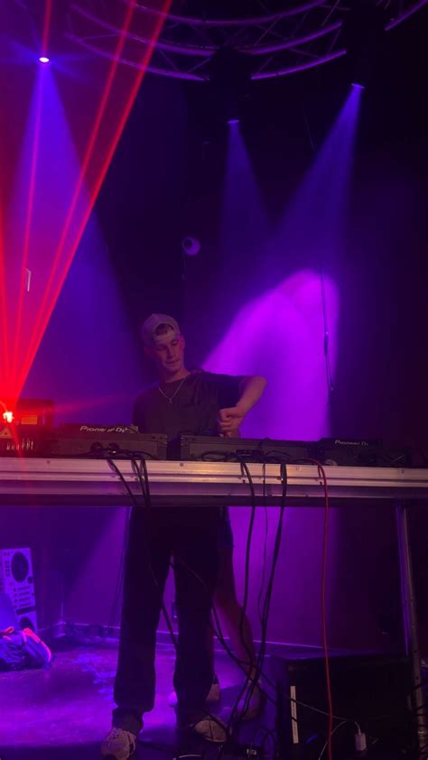 Book Dj Deky On Dusk · Thousands Of Artists At Your Fingertips