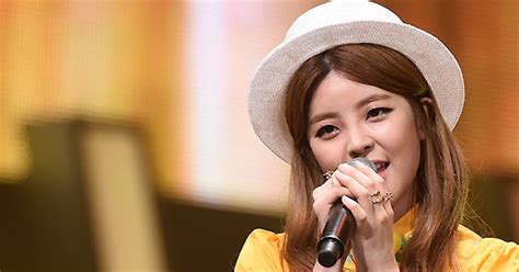 [포토] 혜이니 마이크 두 손에 꼭 쥐고 상큼하게~