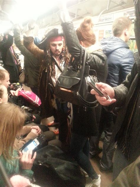 Вы запомните этот день как день когда вы чуть не поймали капитана Джека Воробья в минском метро