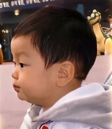 [잡담] 최수빈 ㄹㅇ 애기 때 그대론데 귀가 제일 신기함 봐봐 인스티즈 Instiz 연예 카테고리