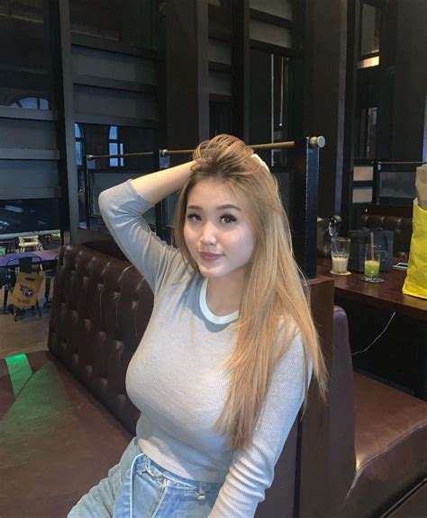 50 Cewek Cantik Selebgram Dengan Body Yang Bikin Ngiler Setiap