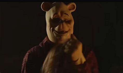 공포영화 곰돌이 푸 피와 꿀 4월 개봉살인광 푸 모습은