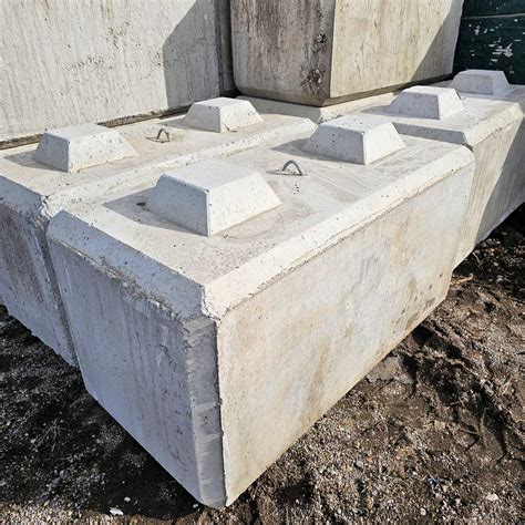 Durable Concrete Lego Blocks 5x25x25 4200lbs Tmh Industries
