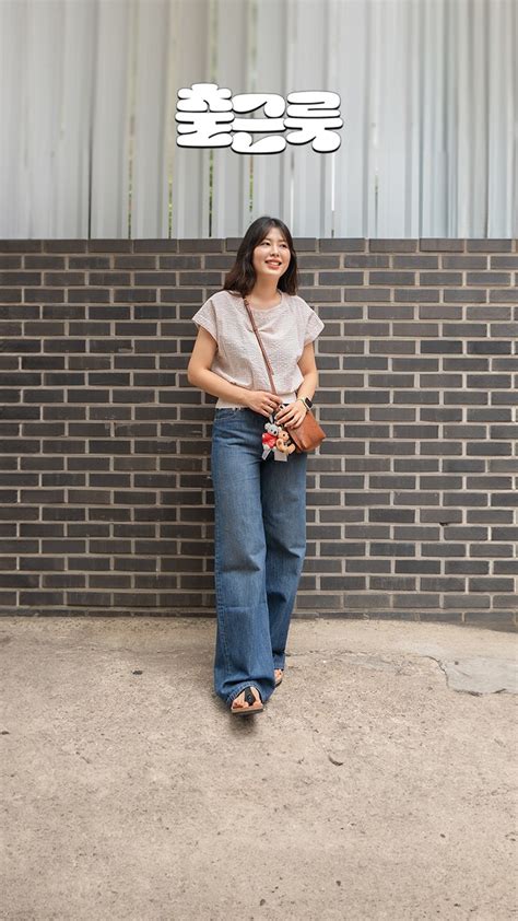 아이디룩몰 패션회사출근룩 휴가룩 이커머스기획팀 혜진님이 Pick한 시원한 여름블라우스 톤온톤 체크 패턴에 슬리브 디테일이 돋보이는 숏한 기장감의 블라우스에요