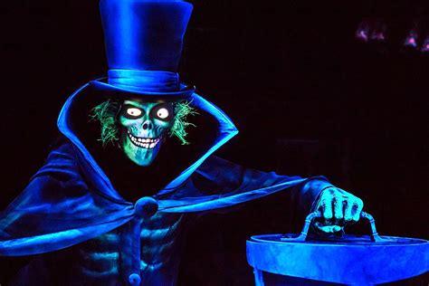 Breaking Hatbox Ghost Now Spooking Guests At Magic Kingdoms Haunted Mansion Mickey Views