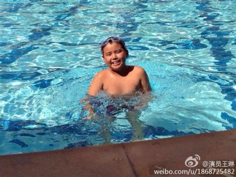 雪姨王琳10岁儿子近照 小麦肤色身体壮王琳儿子雪姨新浪娱乐新浪网