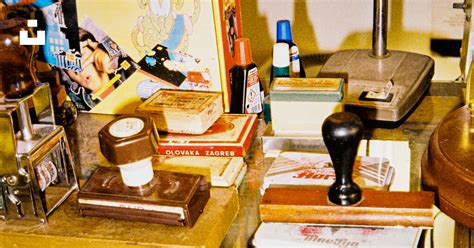 갈색 나무 테이블에 검은 색과 갈색 체스 조각 사진 Unsplash의 무료 대한민국 서울특별시 중구 을지로3가 이미지