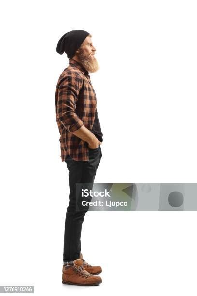 모자를 쓰고 수염과 콧수염을 가진 남자의 전체 길이 프로필 샷 30 34세에 대한 스톡 사진 및 기타 이미지 30 34세 개성 개념 금발 머리 Istock