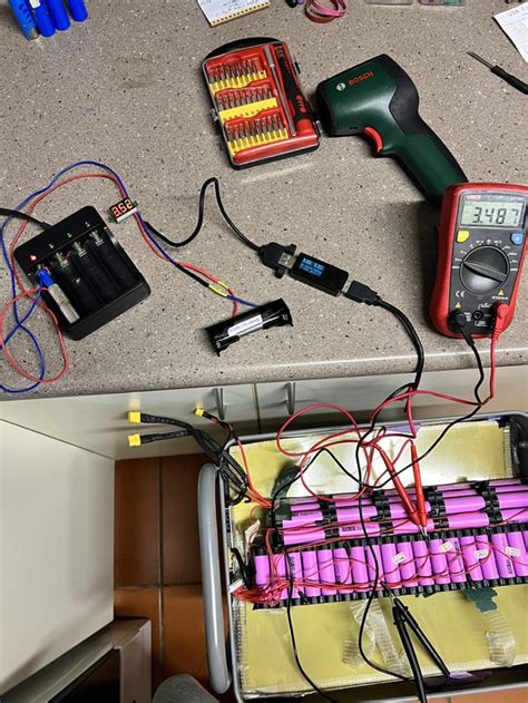 Using A Usb Power Meter To Monitor Charging Current And Volts R 18650masterrace