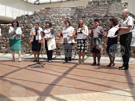 Заместник министърът на образованието д р Мария Гайдарова връчи грамоти на учители от Софийска