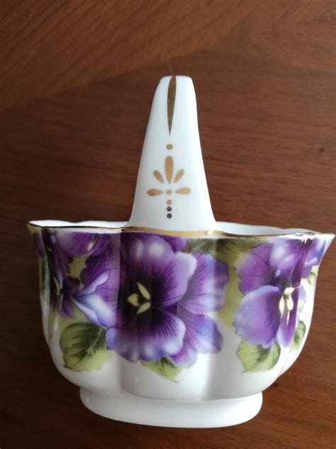 Кошичок порцеляновий із ручкою фіалки — ціна 350 грн у каталозі Вази Купити товари для дому та