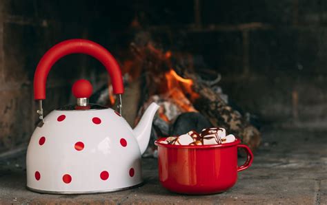 Зарано викидати як почистити чайник від накипу 7 домашніми способами Читайте на Ukr Net