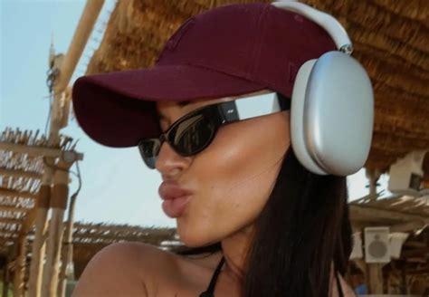 Теодора Џехверовиќ видно ги возбуди своите следбеници со серија жешки фотографии од врелиот