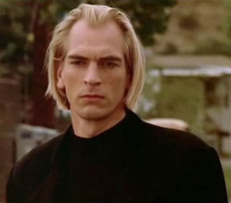 ยืนยันพบศพแล้ว จูเลียน แซนด์ส ดาราดังวัย 65 ปี หายตัวระหว่างปีนเขา 5 เดือนก่อน