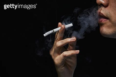 의료성형뷰티 주제 담배제품 인조물건 꽁초 시가렛 흡연 주제 흡연문제 해로운생활 주제 금단증상 증상 이미지 Jv12509846 게티이미지뱅크