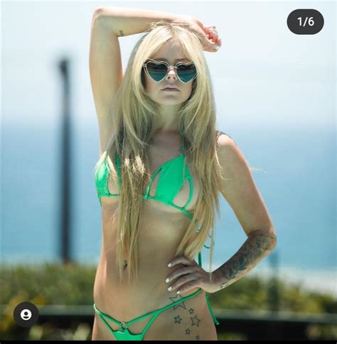 Avril Lavigne Nip Slip R Pantiesgalore