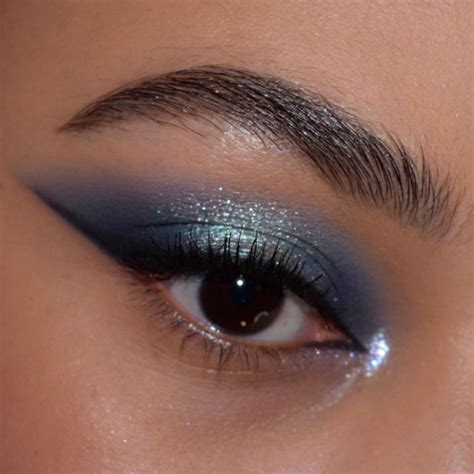 20 Christmas And Holidays Makeup Ideas Bold Smoky And Glittery Look