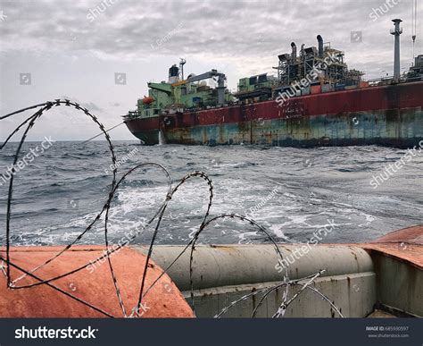 Floating Production Storage Offloading Unit Fpso Foto Stok 685930597 Shutterstock