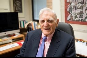 Goodenough教授获得科普利奖章 中国化学与物理电源行业协会
