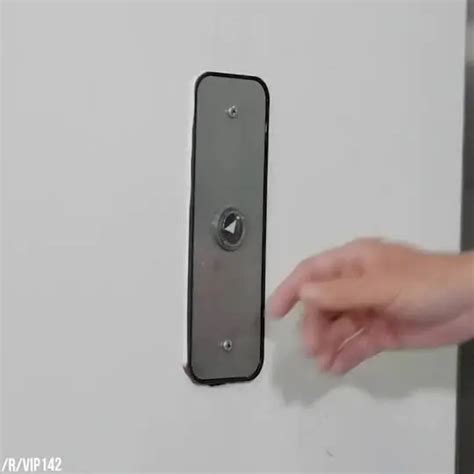 Autumn Falls Stuck In The Elevator Scrolller