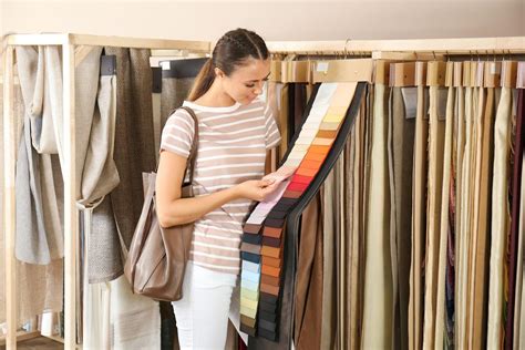 Какую ткань выбрать для пошива повседневной и праздничной одежды