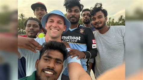 පොඩි ජොනී සර් කොල්ලො ටිකක් එක්ක ගත්තු සුපිරි ආතල් එක 😍 Youtube