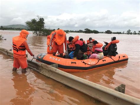 India 9 Dead As Floods Hit Karnataka Hundreds Evacuate Floods In