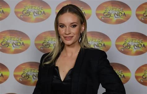 Имала тешко детство која е Шејла Зониќ Сител Телевизија