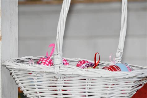 무료 사진 달걀 휴일 고리 버들 세공 바구니 바구니 고리 버들 세공 여름 건강 음식 실내 전통적인