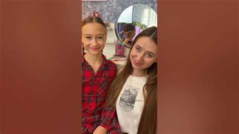 Збираю сестру на піжамну НОВОРІЧНУ вечірку Ідея святкового макіяжу та зачіски Shorts Youtube