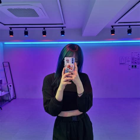 화월단뚝봉샘 0 메인트 On Twitter 나 머리색 바꿔써요 어때요 헤헤 오늘 연습실 가서 혼자 트리거 몇번 촬영했는데 촬영한것들중에 진짜 별로라고 생각드는거