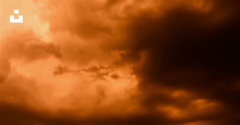 검은 구름과 푸른 하늘 사진 Unsplash의 무료 해질녘 이미지