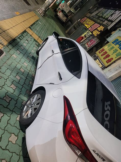 부산자동차썬팅 아반떼md 기존썬팅 제거 및 뒷유리 후면 뽀글이 제거후 열차단90프로 필름 재시공 부산광역시 사상구 괘법동 비즈프로필