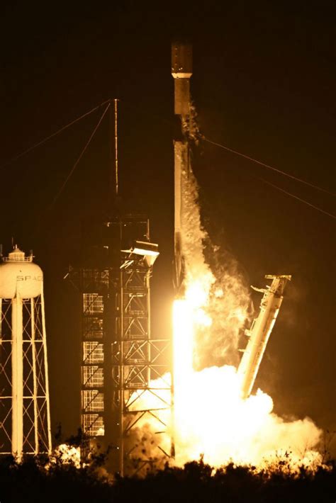 트럼프 화성에 성조기 꽂겠다…美 우주 관련주 급등