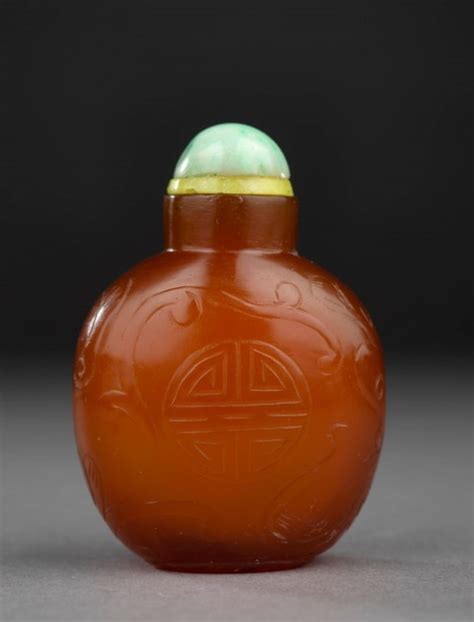 清 琉璃仿蜜蜡团寿纹鼻烟壶 正面 皇家安大略博物馆藏 古玩图集网