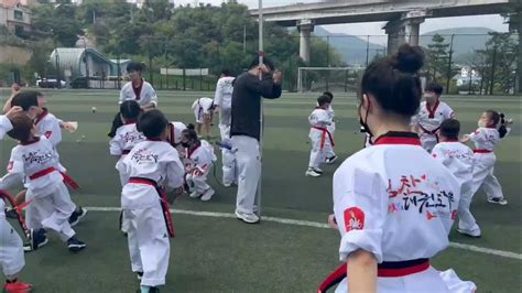 제1회 힘찬 태권도 가을 운동회 박 터트리기 Youtube