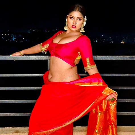 shrutika londhe navel in saree r navelnsfw