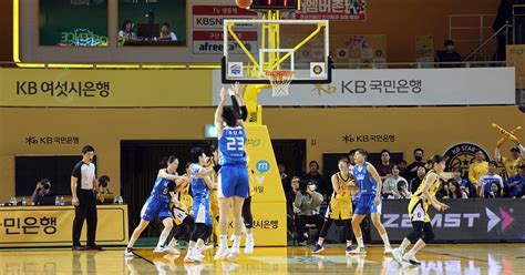 김단비·박지현 원투펀치 우리은행 4쿼터 역전극kb 꺾고719 확률 잡았다