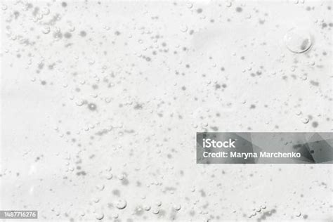 혈청 또는 젤의 질감 배경에 거품이 있는 투명한 크림 클로즈업된 투명한 화장품 젤 산소 거품 각질제거에 대한 스톡 사진 및 기타 이미지 Istock