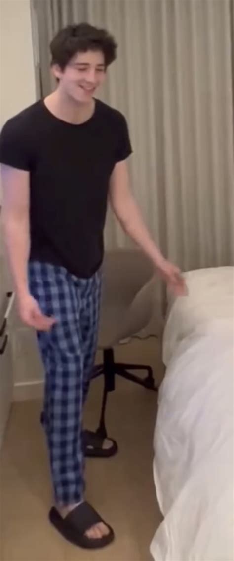Milo Manheims Feet