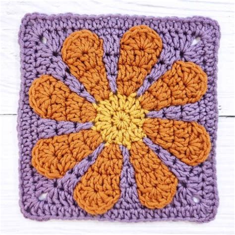 Solid Daisy Granny Square Pattern