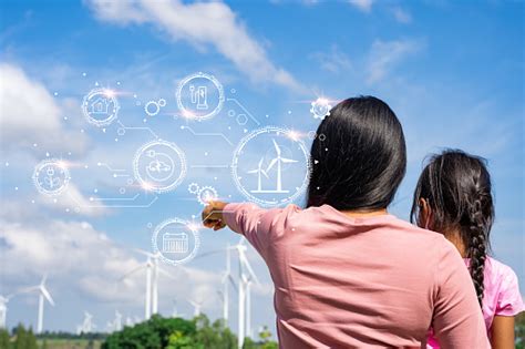 풍력 터빈은 미래에 지속 가능한 자원이 될 대체 전기 원입니다 풍력 발전기 터빈을 가진 지역 사회의 사람들 청정 에너지 컨셉으로 세상을 절약 자연에 대한 스톡 사진 및 기타