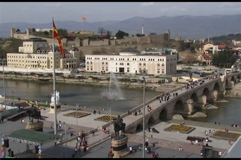 Телевизија 24 Населението во Македонија старее младите иднината ја гледаат во странство