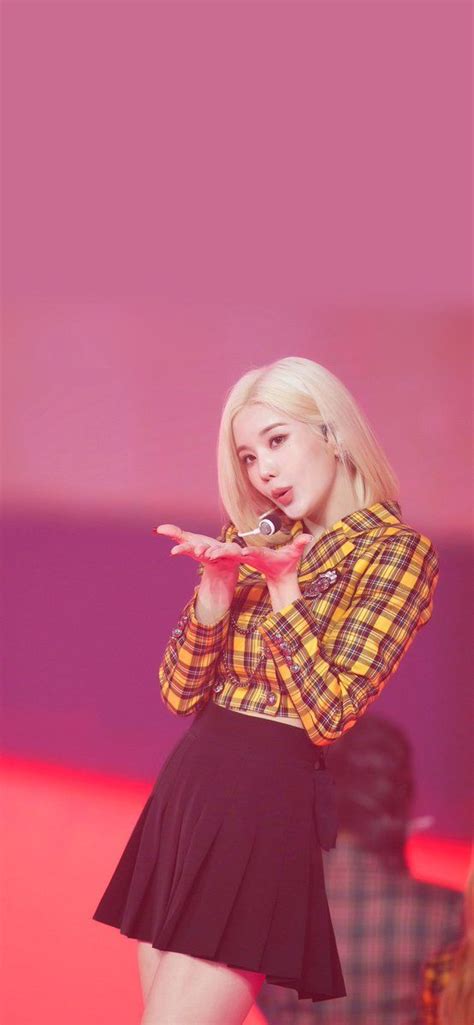 Kwon Eunbi Wallpaper Iz One Wallpaper Iz One Aurora Sleeping Beauty