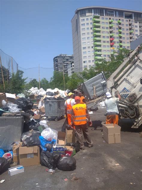 ЕКИПИТЕ НА ЈП КОМУНАЛНА ХИГИЕНА СКОПЈЕ СО ЗАСИЛЕНИ АКТИВНОСТИ ЗА СОБИРАЊЕ И ТРАНСПОРТ НА