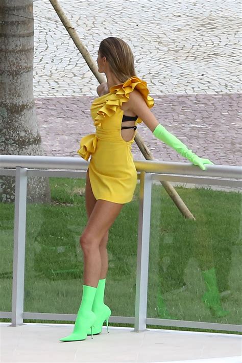 Gisele Bundchen On The Set Of A Photoshoot In Rio De Janeiro 12 18 2016 Hawtcelebs