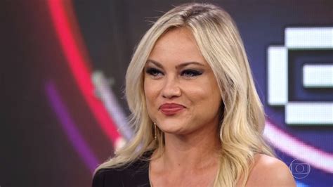 Ellen Roche Muda O Visual Para A Novela Éramos Seis Observatório Da Tv