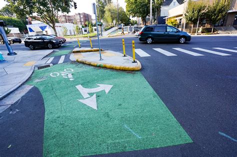 Cyclefans Cycling News And Blog Articles Closer Look Protected Intersection And Bike Lane On