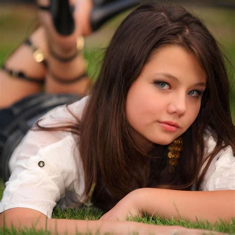 Download Wallpaper Girl Hair Lies Look Long Kleofia